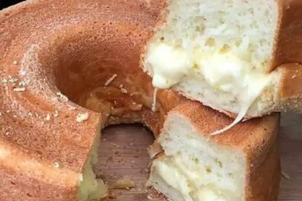 Bolo de Queijo gigante, para acompanhar um café fresquinho e boas ...