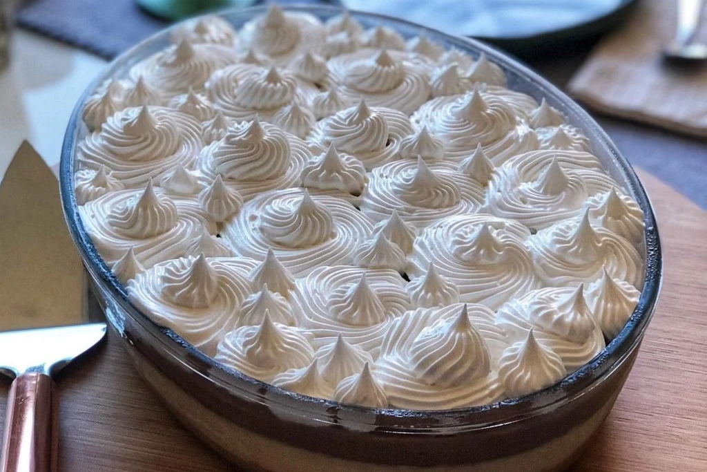 Pavê de chocolate com merengue, esse vai ser seu novo vício em ...