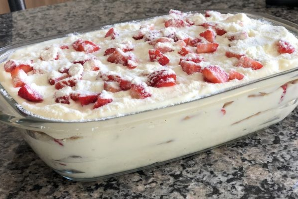 Pavê de morango com Leite Ninho uma sobremesa deliciosa simples e ...