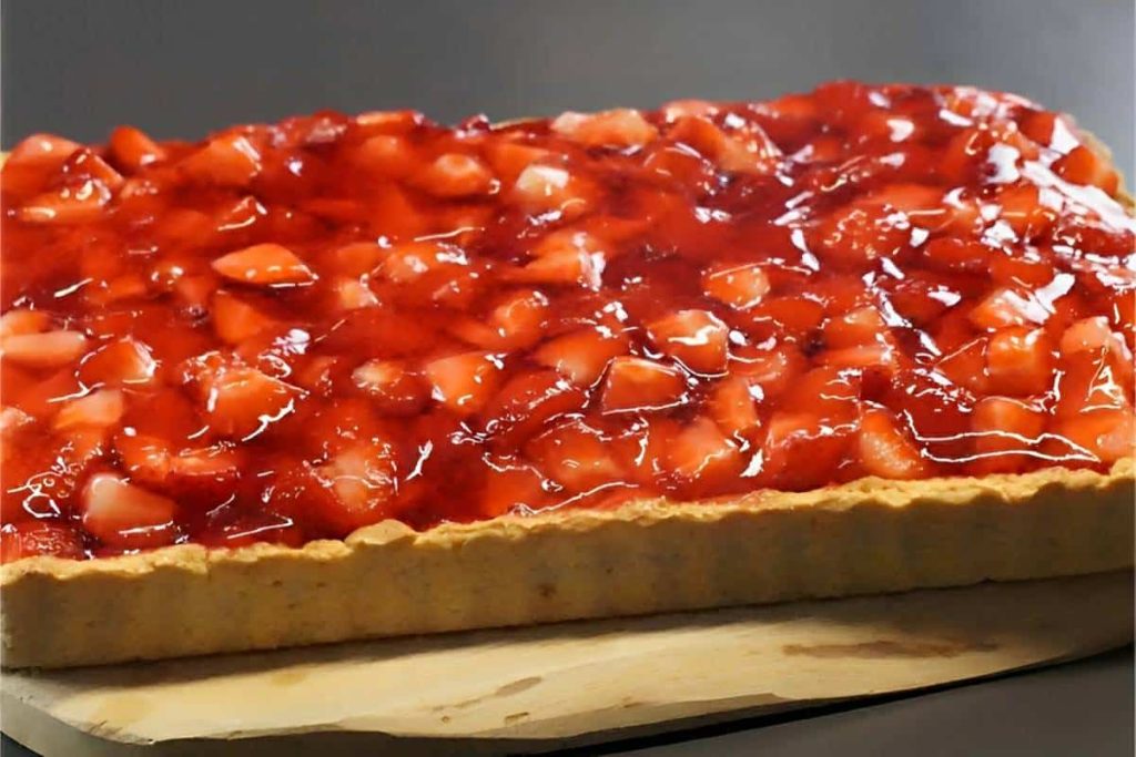 Torta de morango com creme que não vai ao fogo deliciosa e fácil de ...